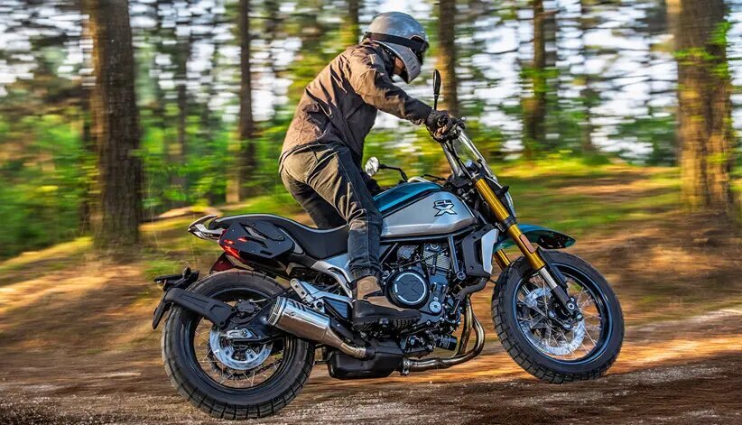 La CFMoto CL-X 700 prend de la hauteur avec une version Adventure