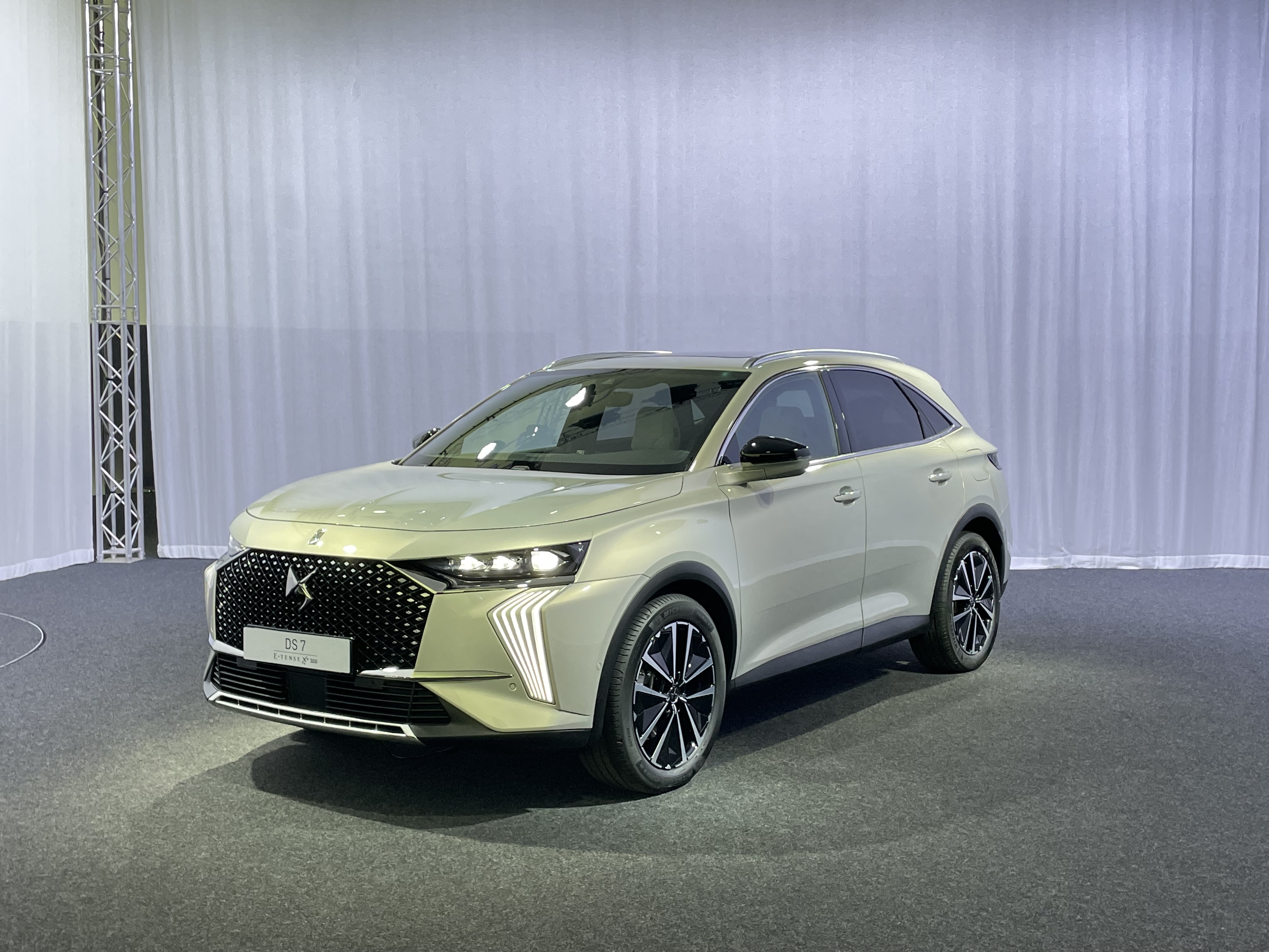 Le DS 7 hybride rechargeable de 360 chevaux à 68 700€