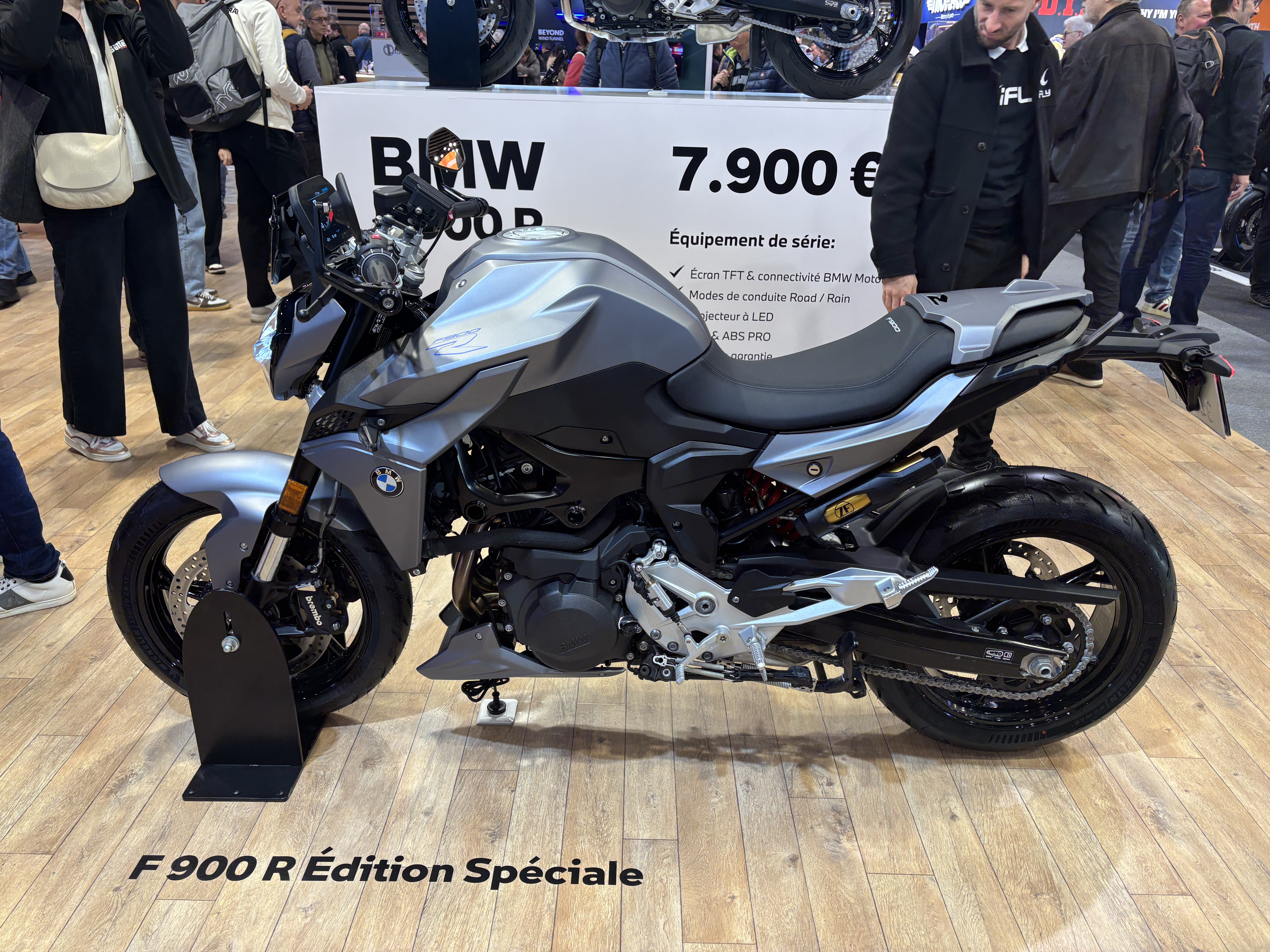 La BMW F 900 R, vous la préférez en promo ou en édition spéciale