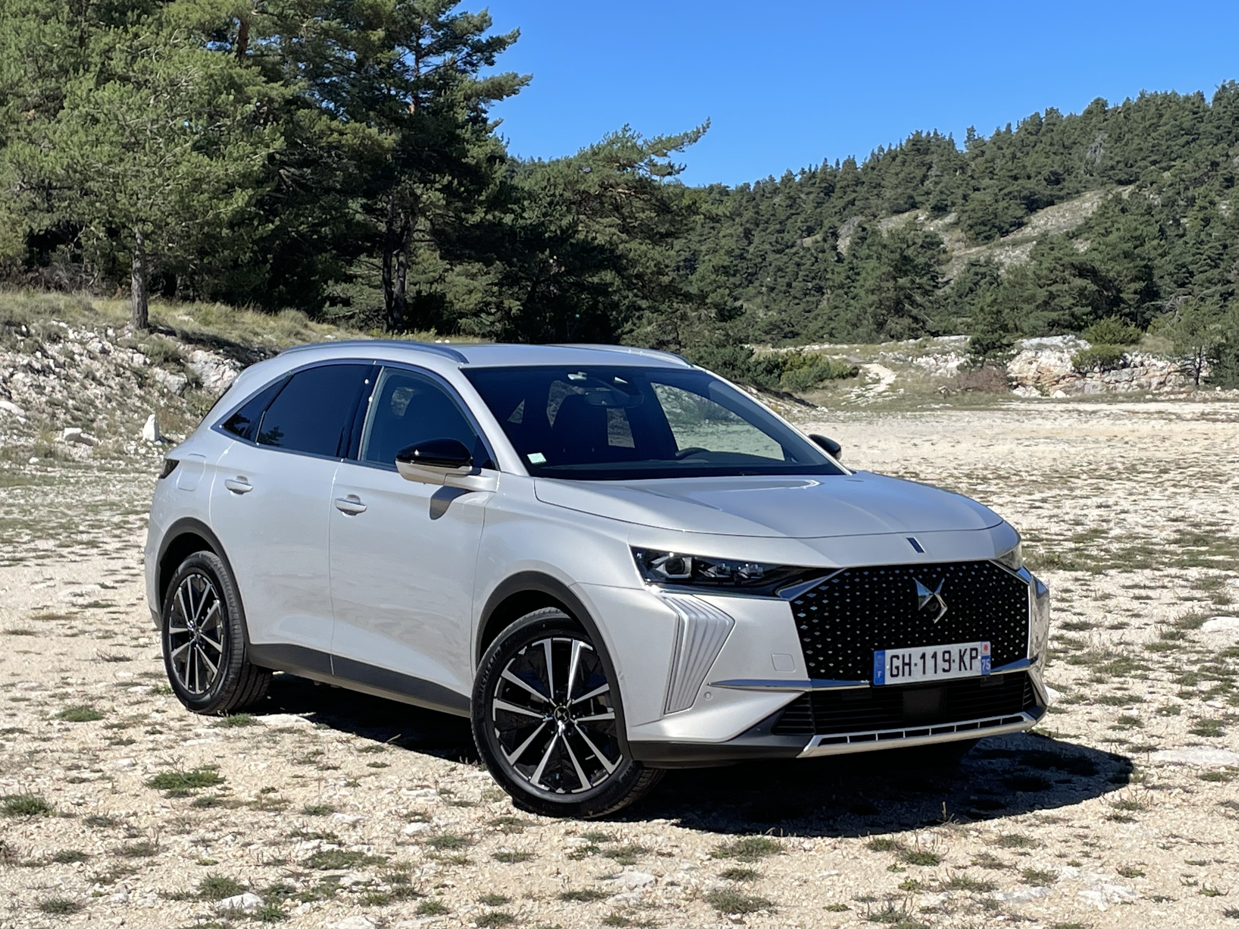 Essai vidéo - DS 7 restylée (2022) : un deuxième 7 pour confirmer