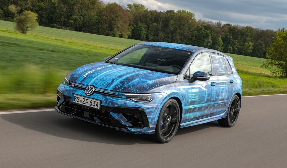 Nous avons pris en main la Volkswagen Golf R restylée : elle change peu ...