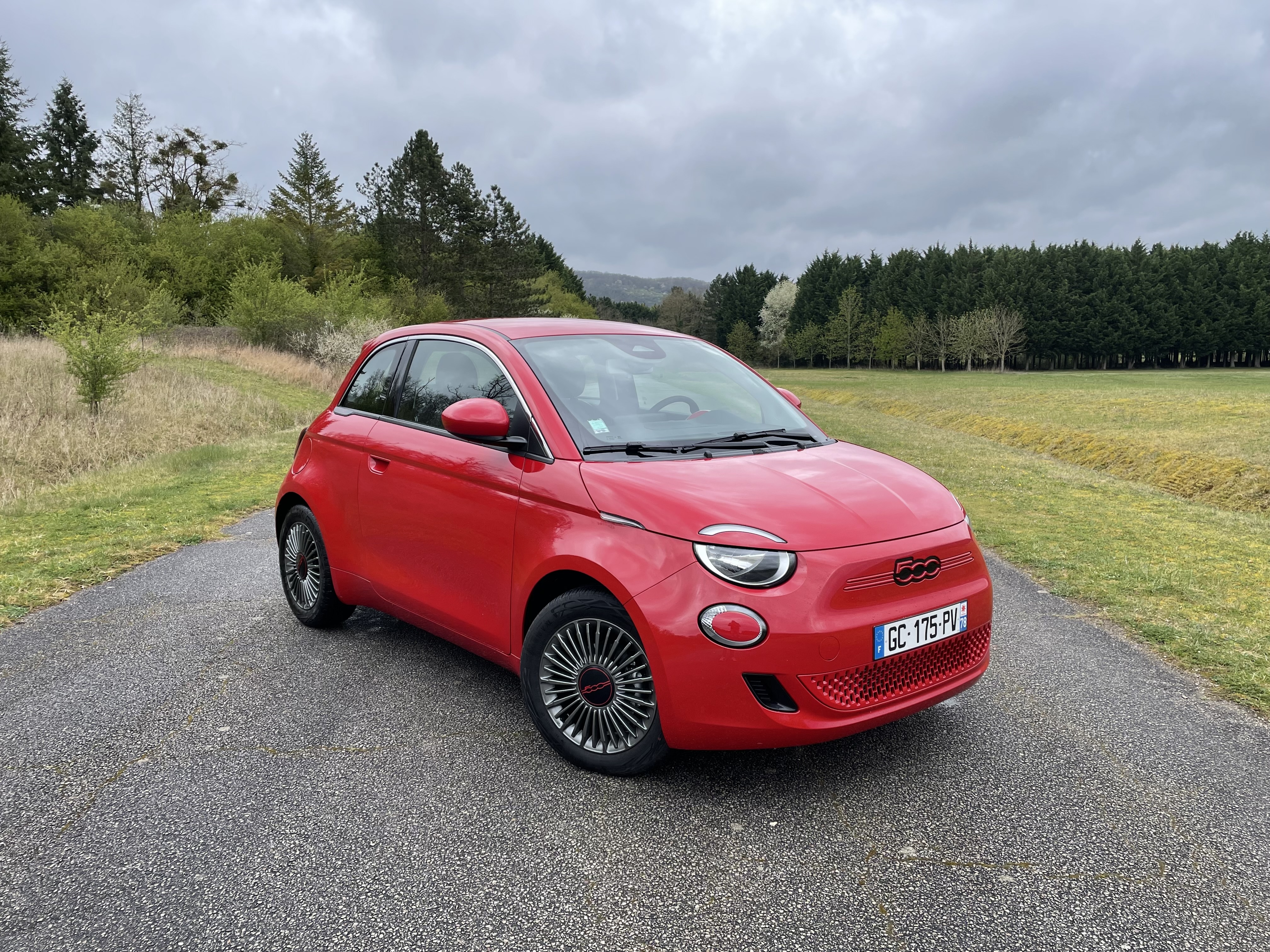 La Fiat 500e électrique devient beaucoup plus chère