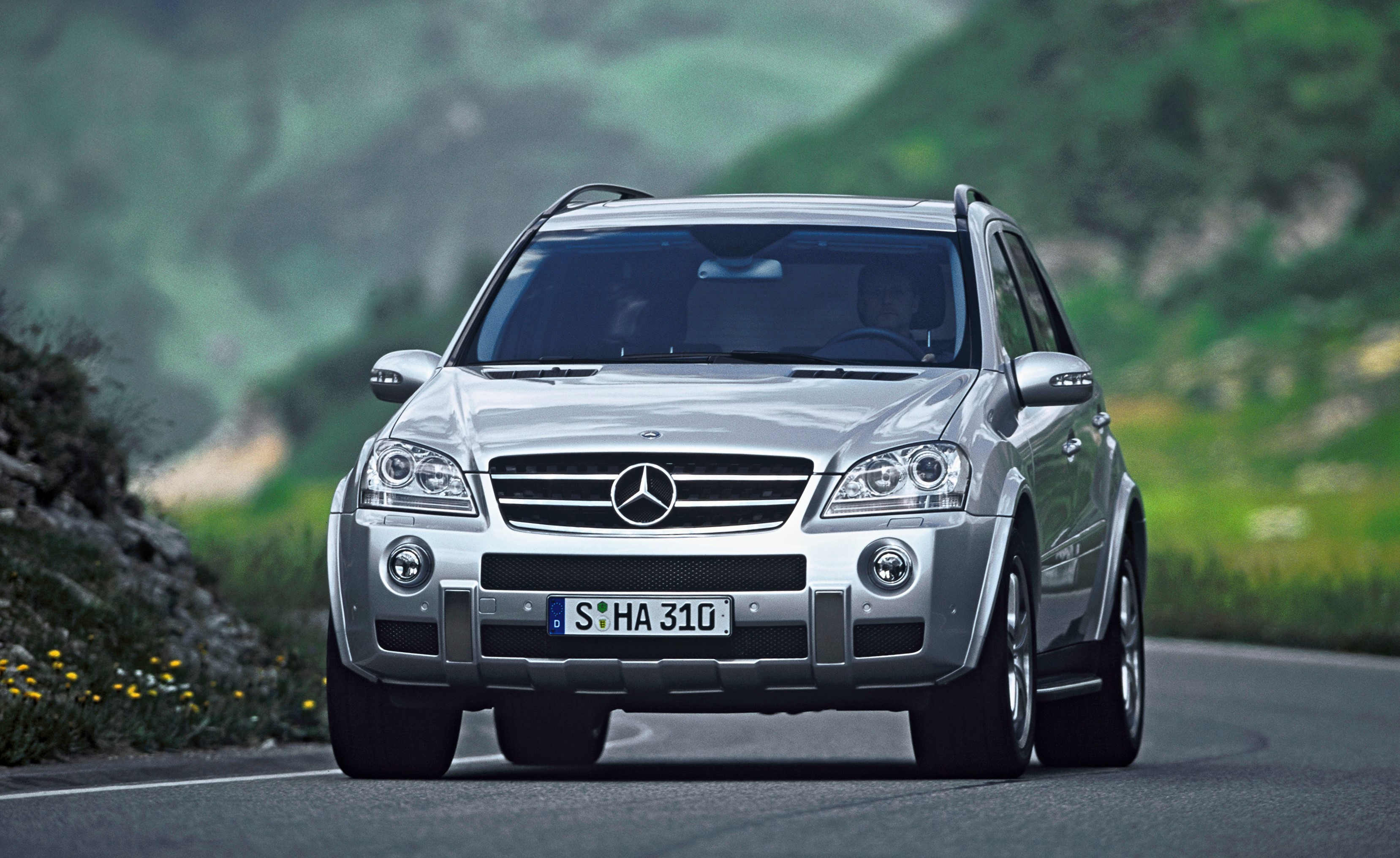 Mercedes-Benz ML 63 AMG (2006 – 2011) : le mastodonte qui chante, dès ...