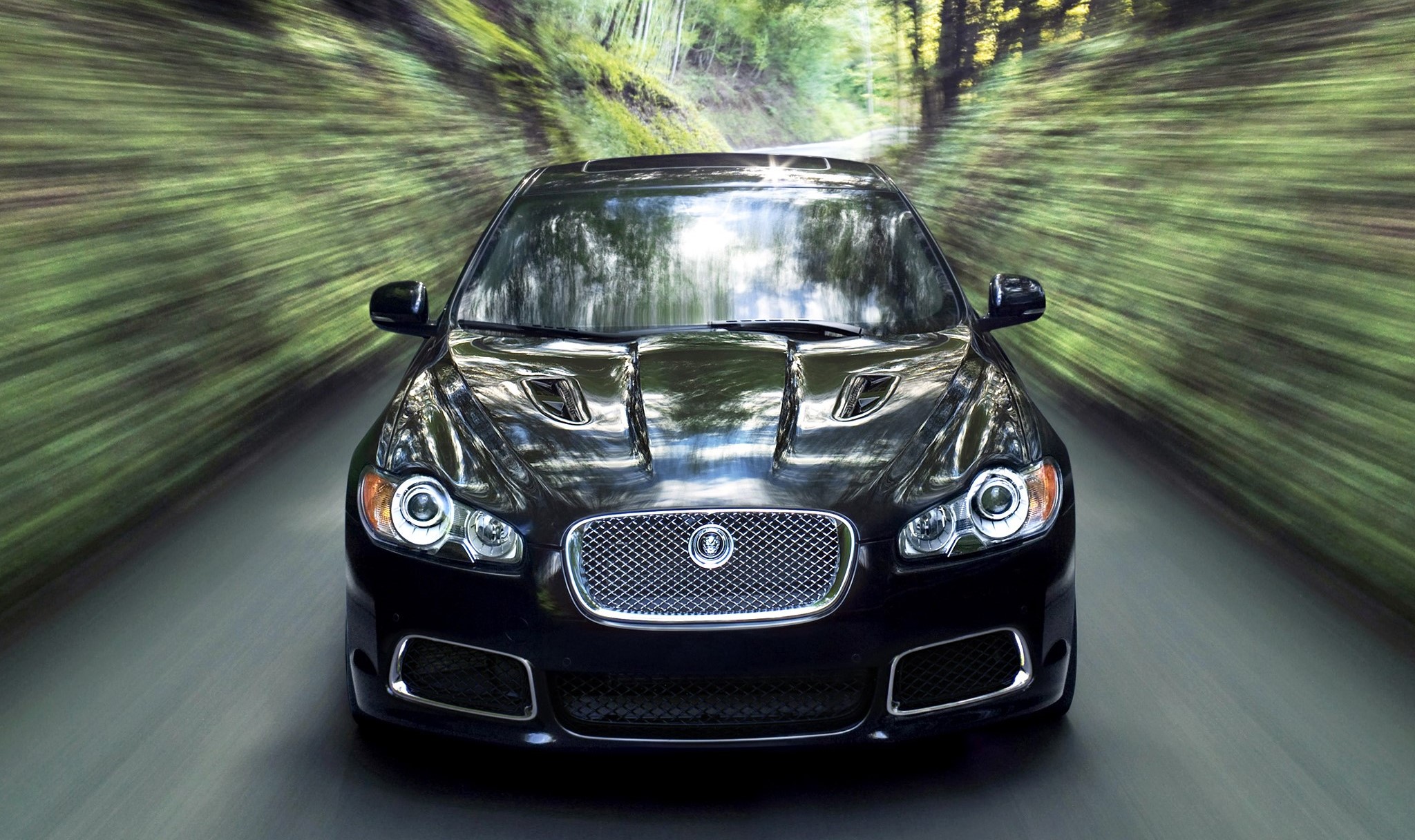 Entre surpuissance et élégance, la Jaguar XFR est une super affaire