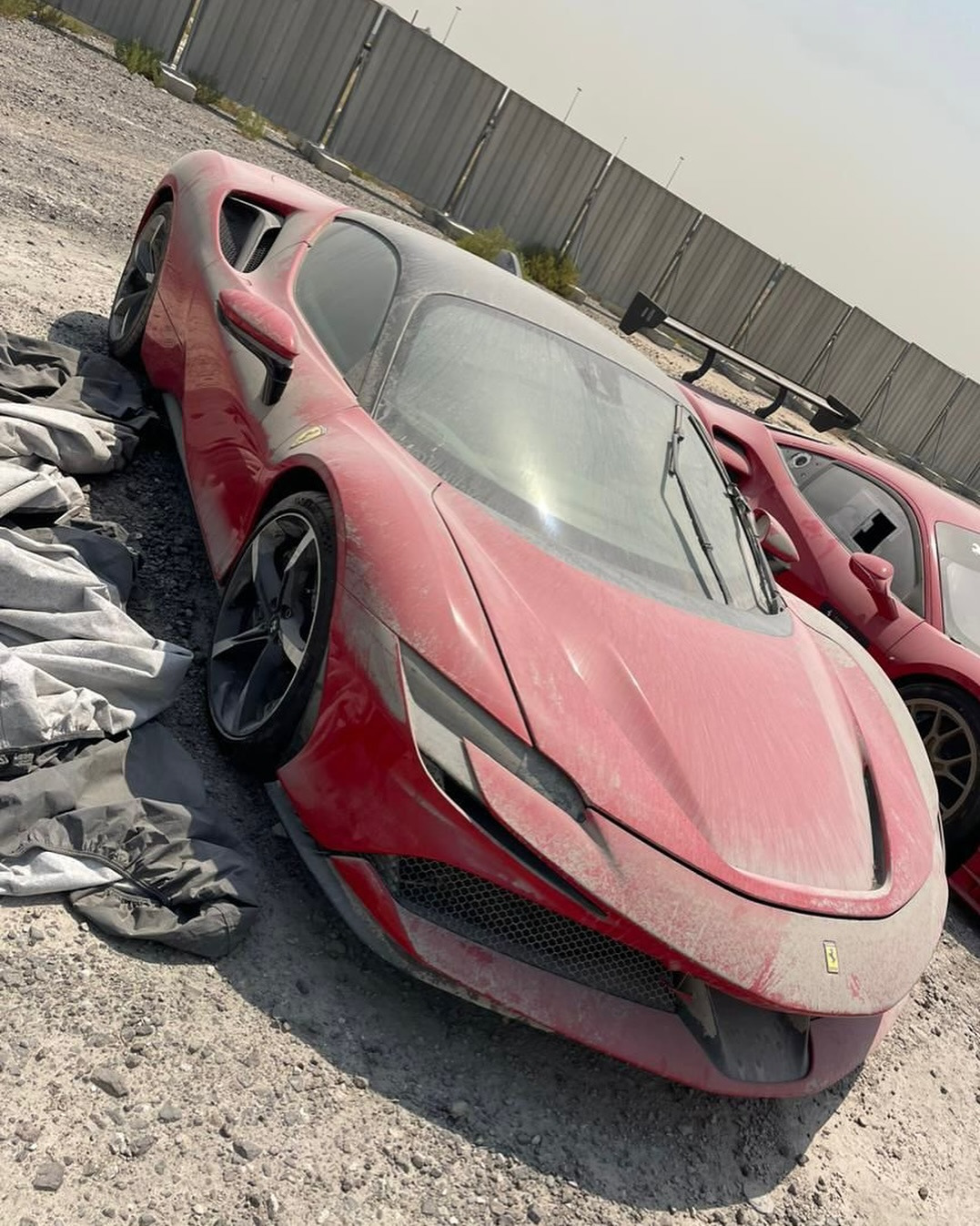 Les Ferrari inondées à Dubai sont désormais à vendre