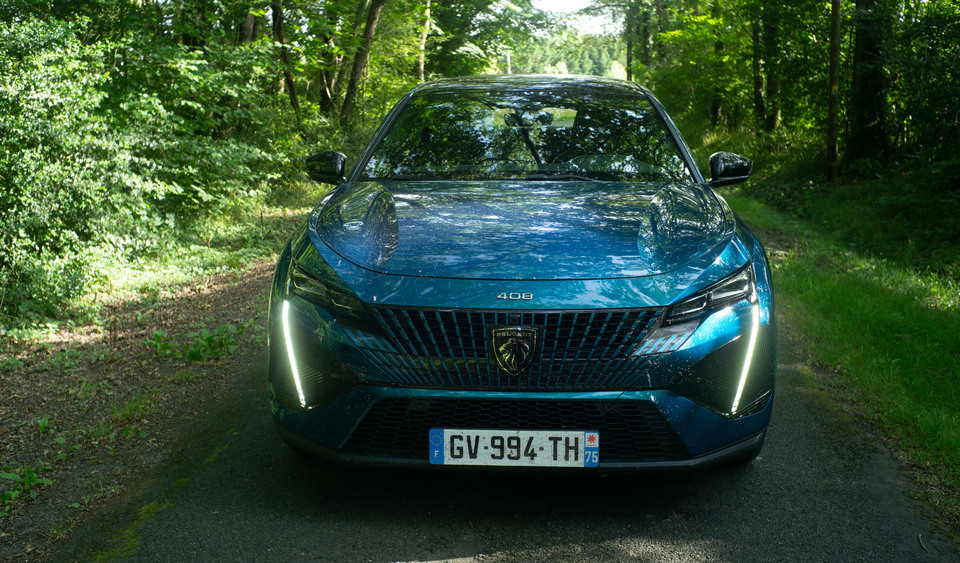 Une béquille électrique bienvenue pour la Peugeot 408 136 mHEV