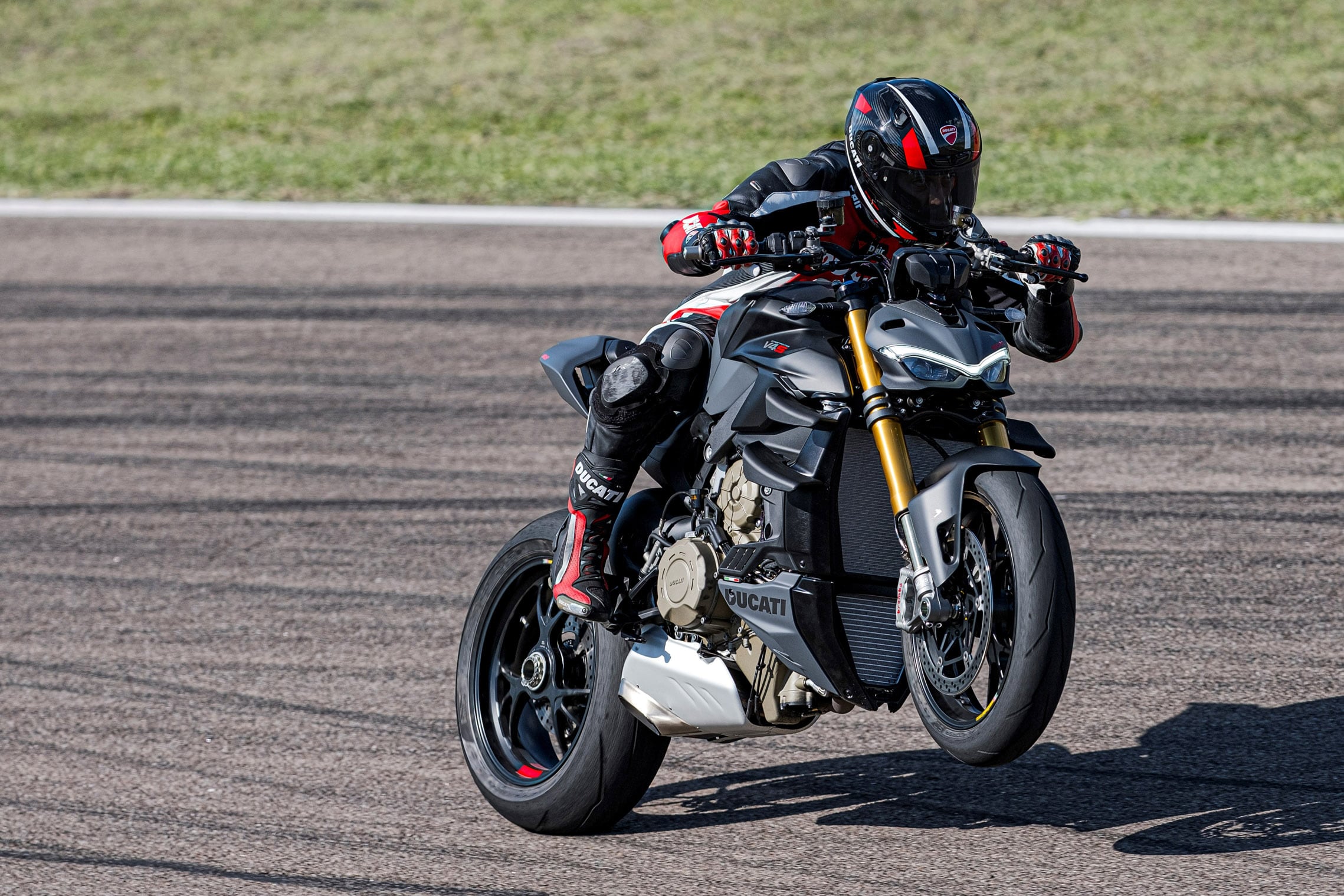 Ducati présente la famille Streefighter V4 2023