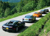 Vidéo: Bugatti Veyron, Audi R8, Porsche 997 GT3RS, Aston Martin DB9 SP ...