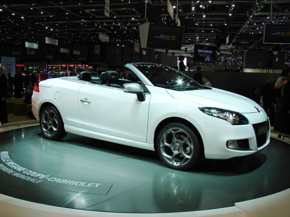 La Renault Mégane 3 CC en direct du salon de Genève : allez viens je t ...