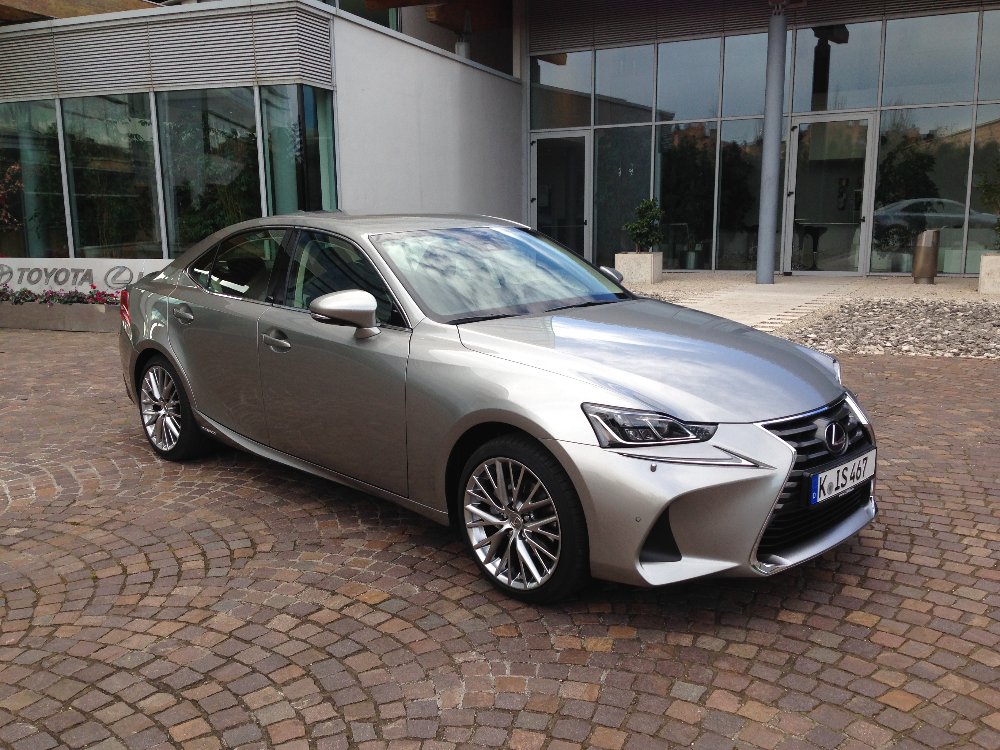 Vidéo - Lexus IS300h restylée : les premières images en live de l'essai