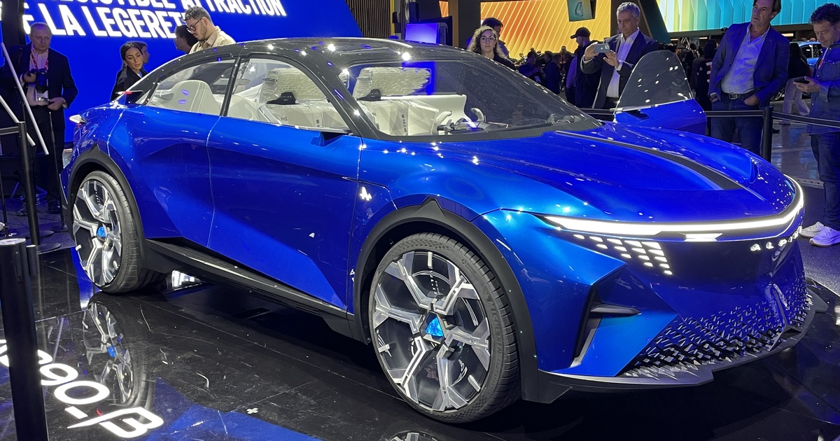 Mondial de l'Auto de Paris : Le SUV Alpine A390 ouvre grand ses portes