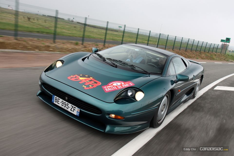 Photos du jour : Jaguar XJ220 (Rallye de Paris)