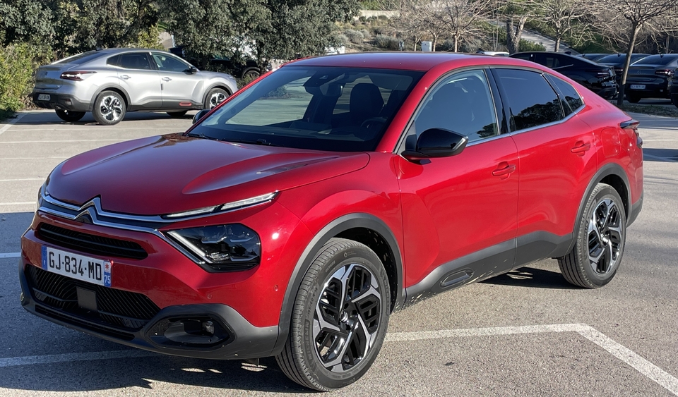 Essai vidéo - Citroën C4X (2023) : pour qui se prend-elle