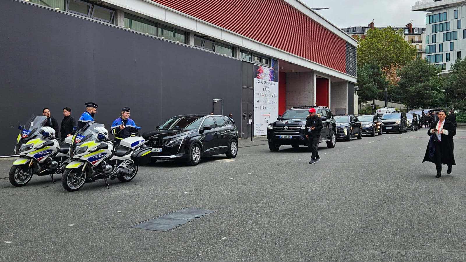 A Paris, Macron a lâché son Renault Rafale pour le DS 7