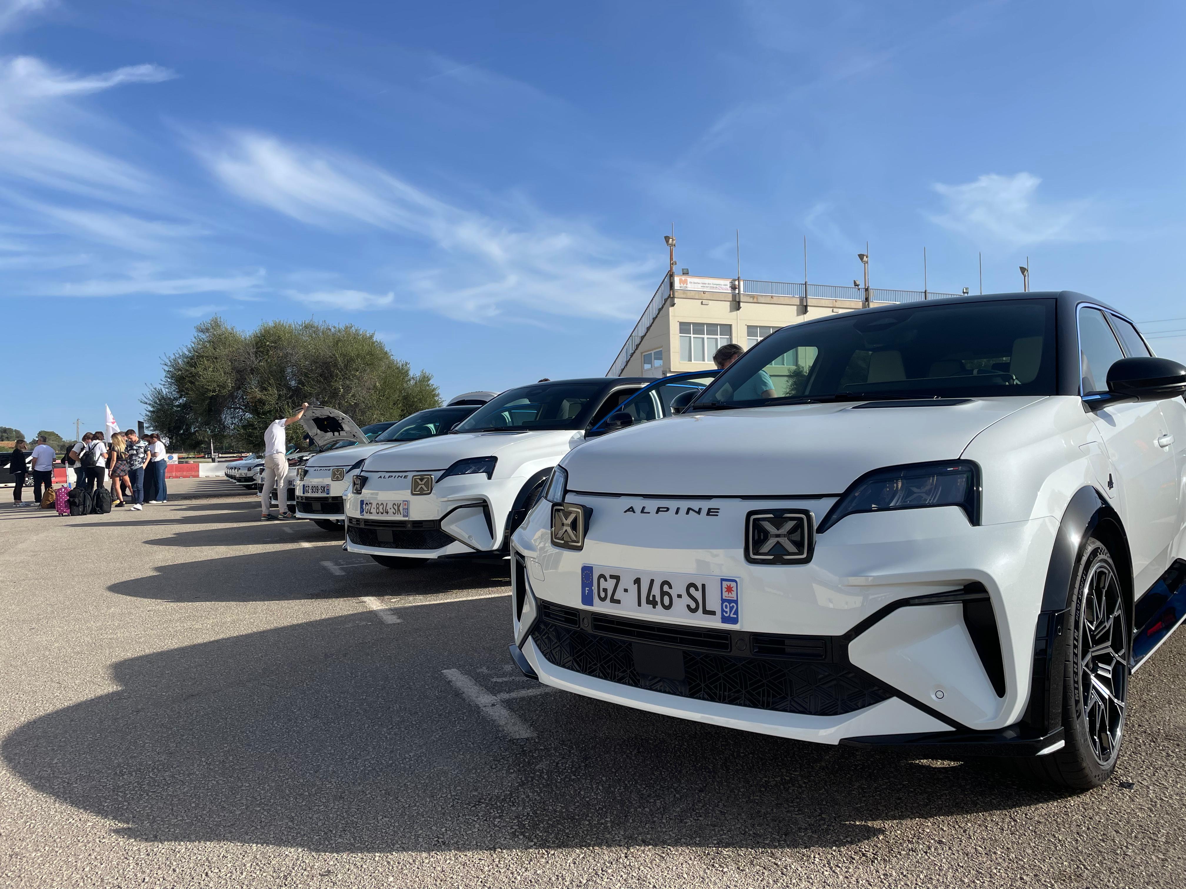 Premières images de l'essai : on a enfin l'Alpine A290 électrique entre ...