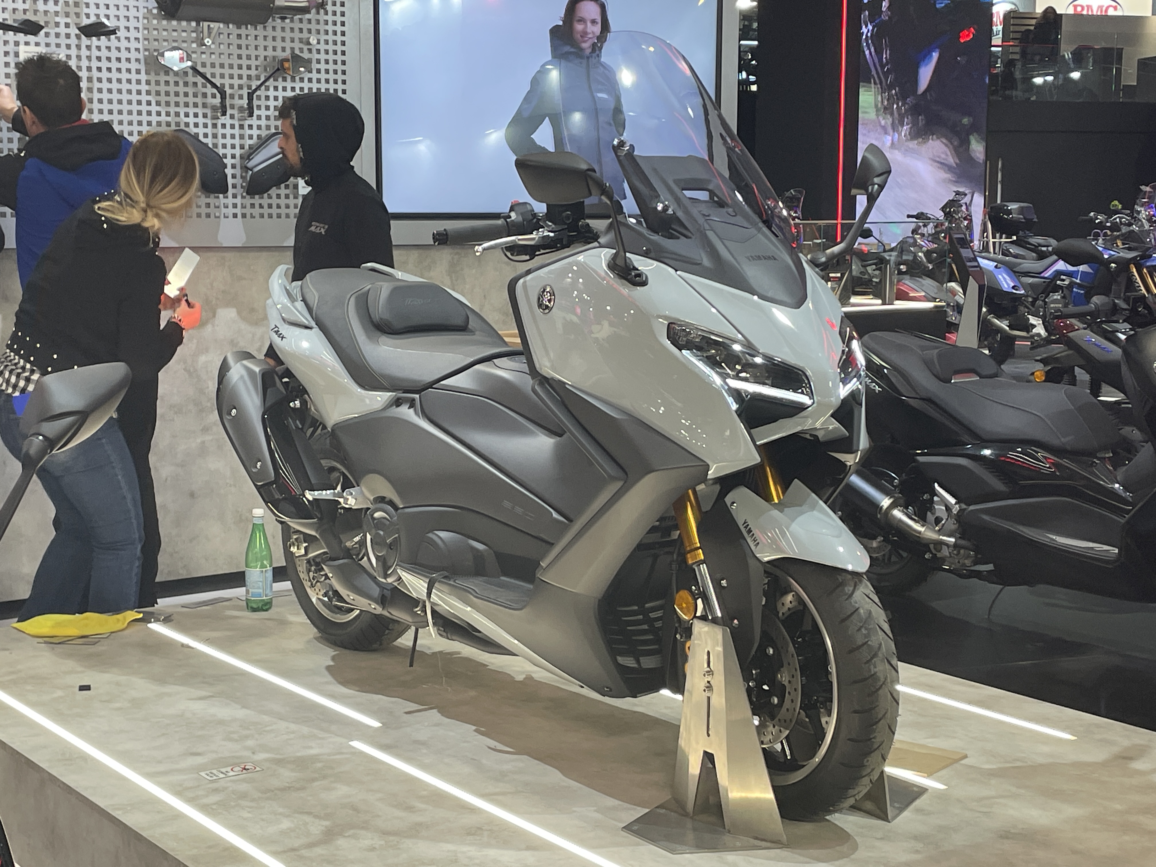 EICMA 2024 - Les maxi-scooters sportifs Yamaha TMax et TMax Tech Max ...
