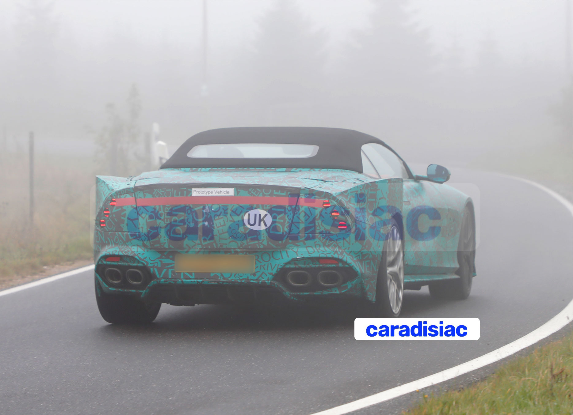 L’art du déguisement avec l’Aston Martin Vanquish Volante qui s’enfonce ...
