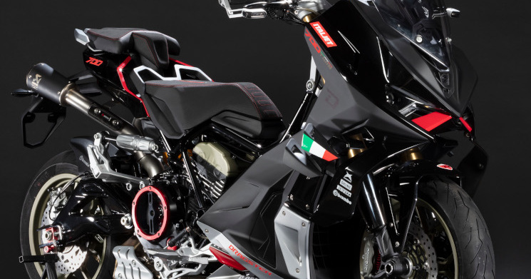 Italjet Dragster 700 Twin : quand l'hyperscooter se fait MotoGP