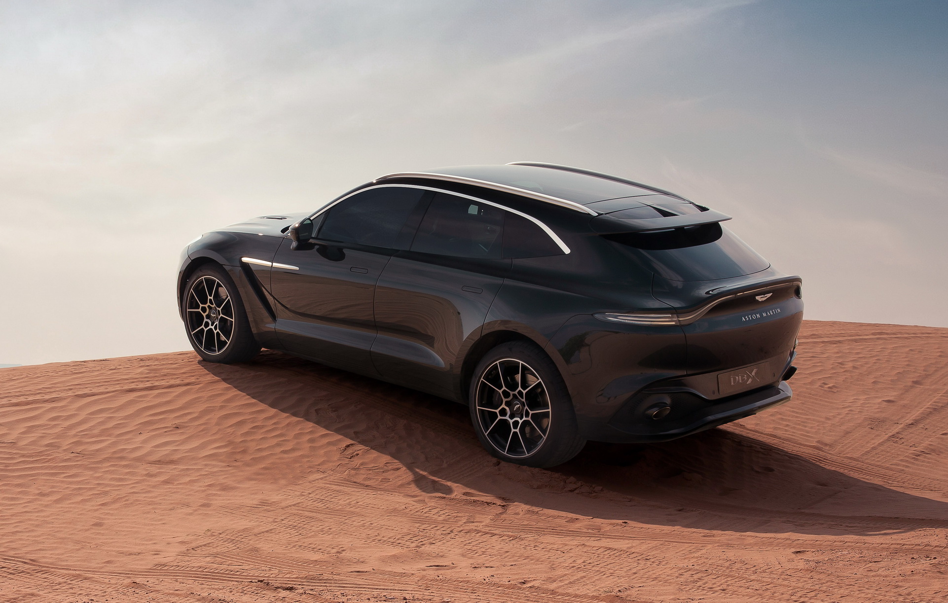 Aston Martin en progression grâce au SUV