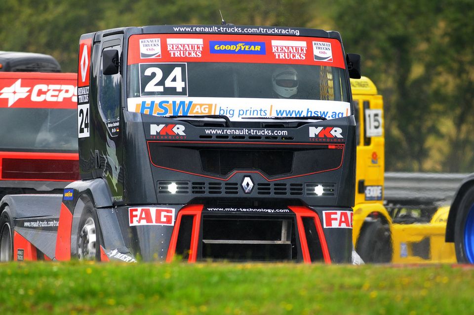 Courses de camions: dans les coulisses de Renault Trucks racing