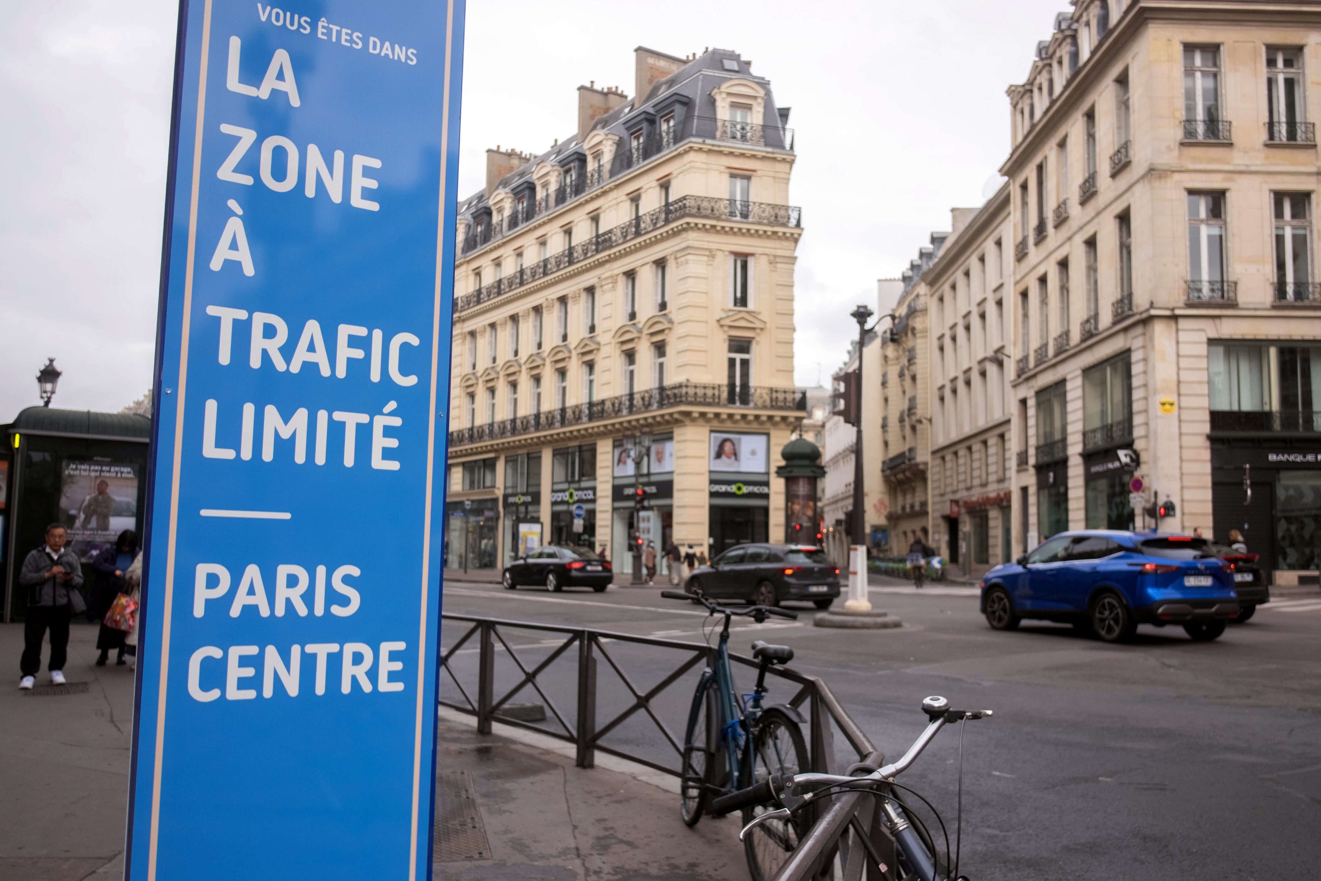 Paris 2025 : Anne Hidalgo veut encore réduire l'espace dédié aux voitures