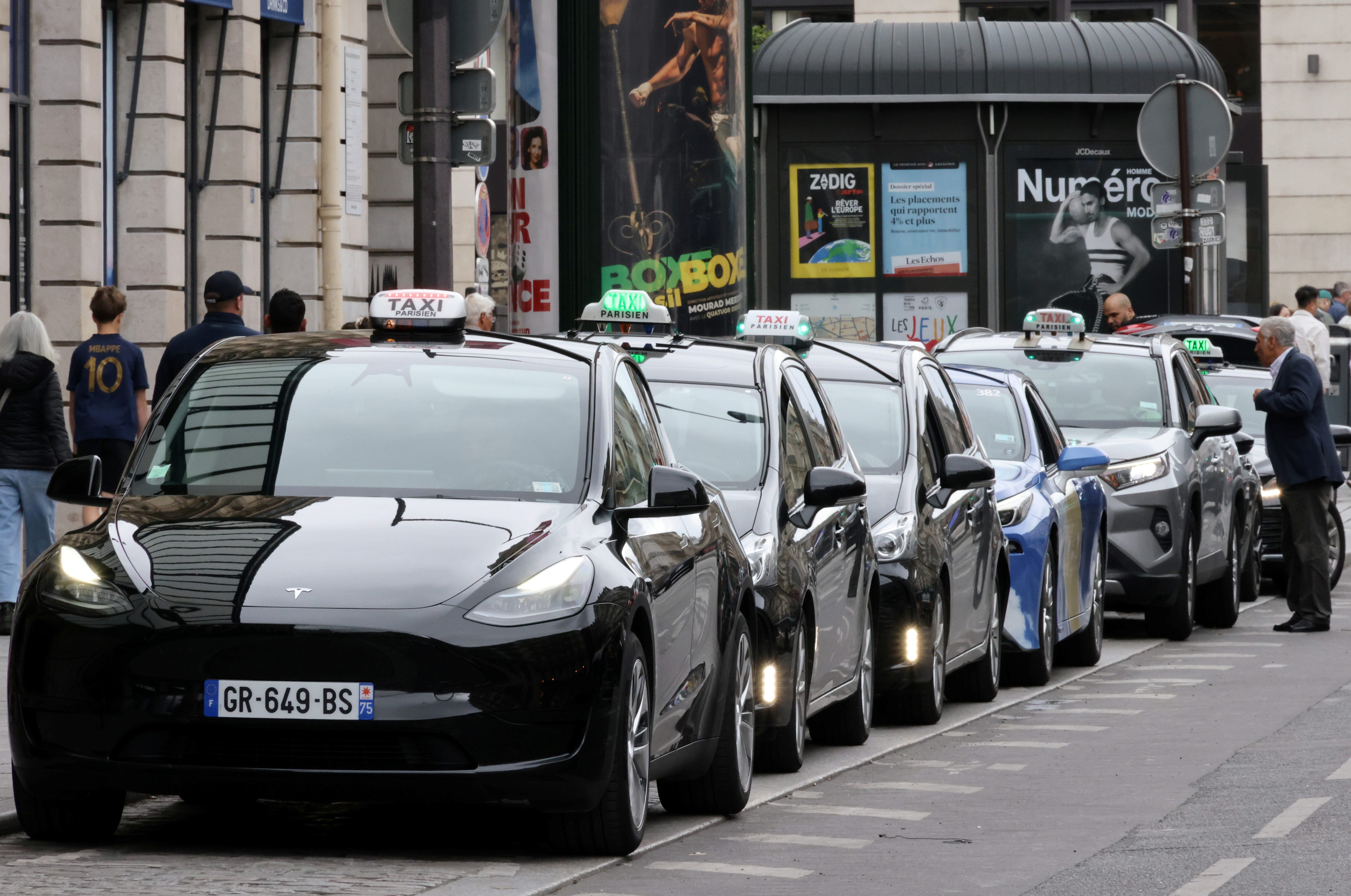 Taxis et VTC sur la route de la décarbonation