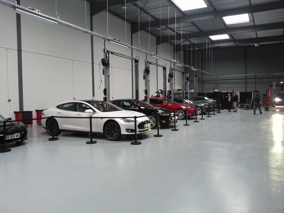 Tesla a ouvert son centre à Paris