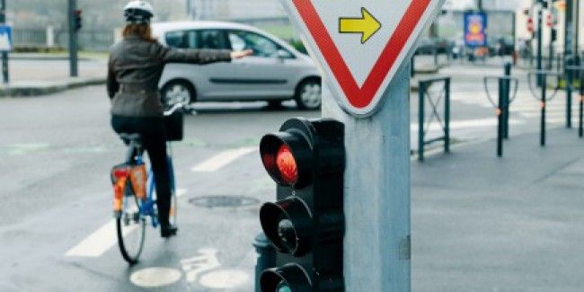 Paris : le "cédez-le-passage" cycliste se généralise cet été