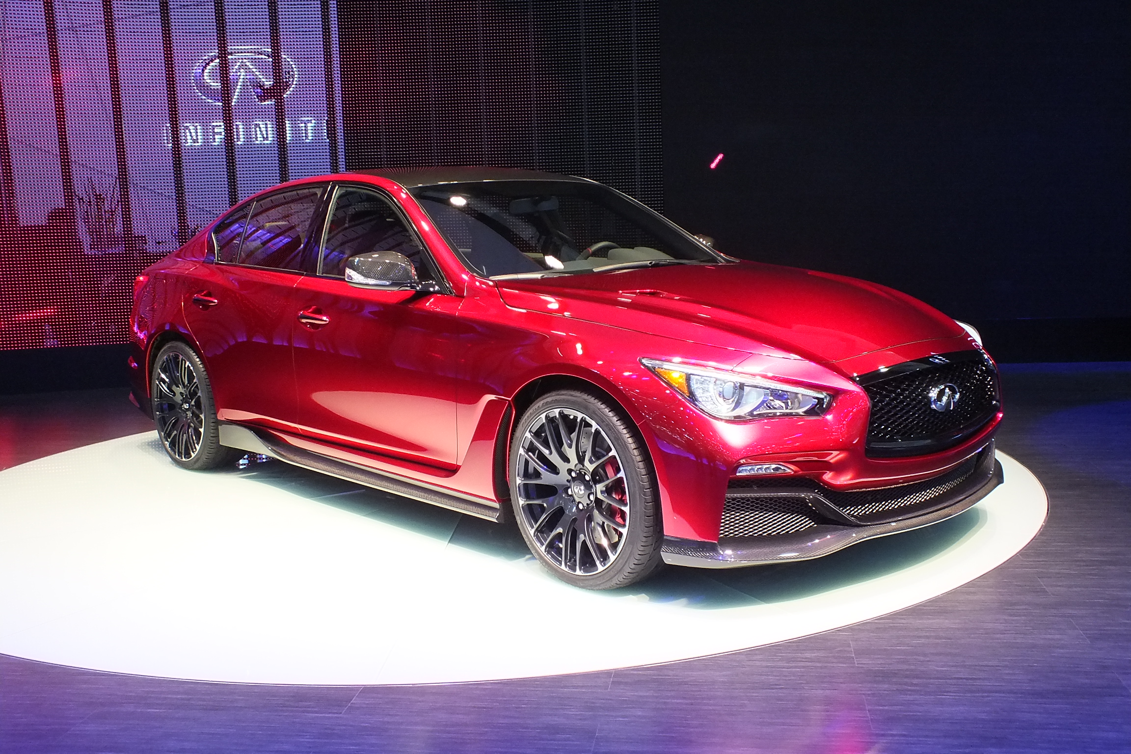 En direct de Genève 2014 - Infiniti Q50 Concept Eau rouge : tueuse de M3