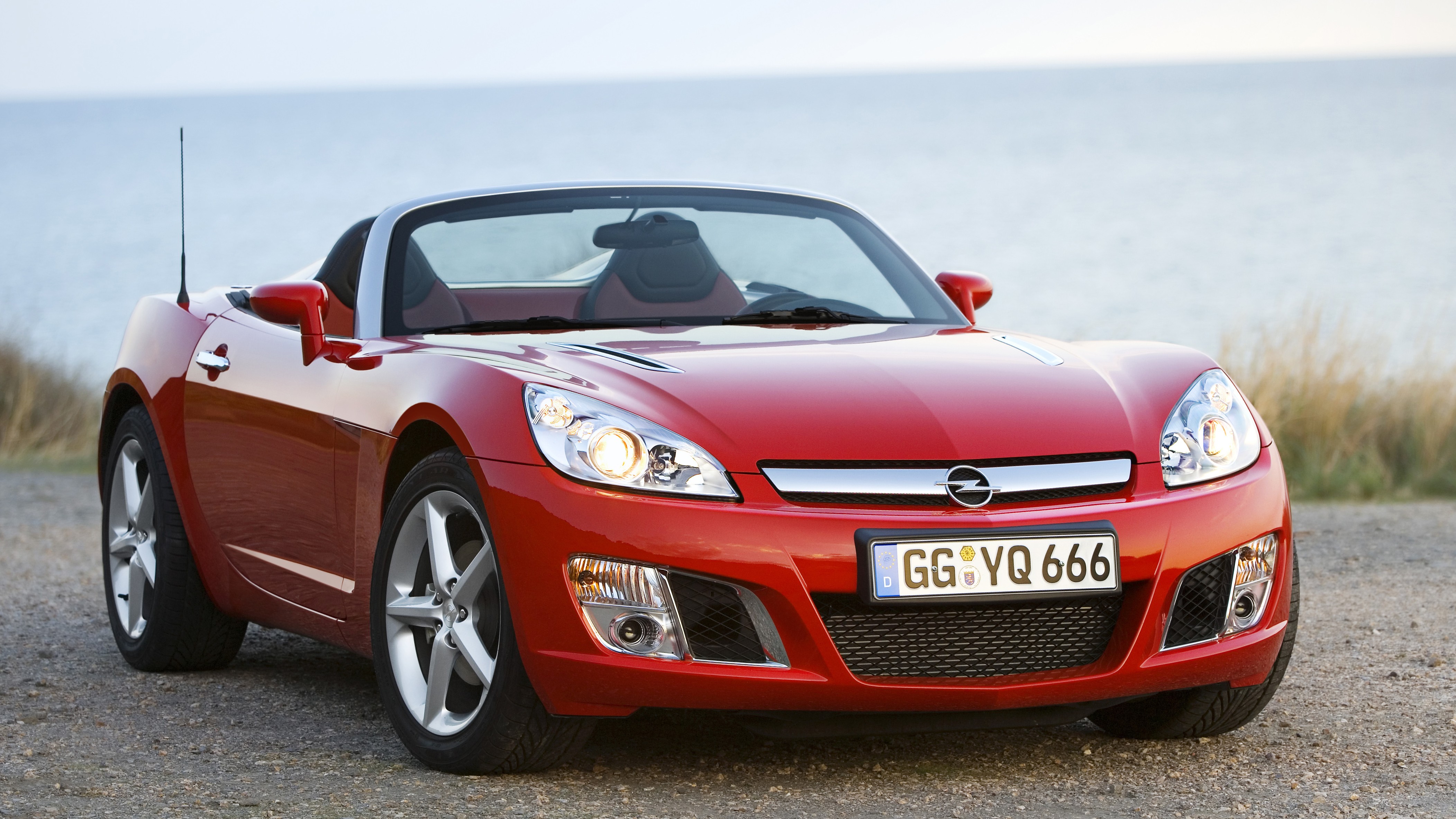 L’Opel GT Roadster, ce mini muscle-car à la ligne de fou