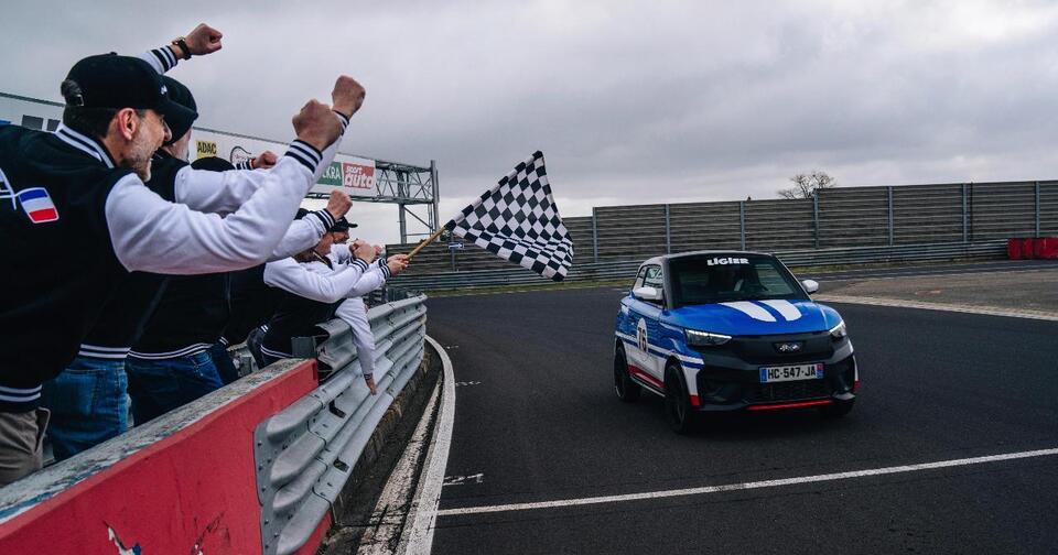 Un record interminable en voiture sans permis sur la Nordschleife
