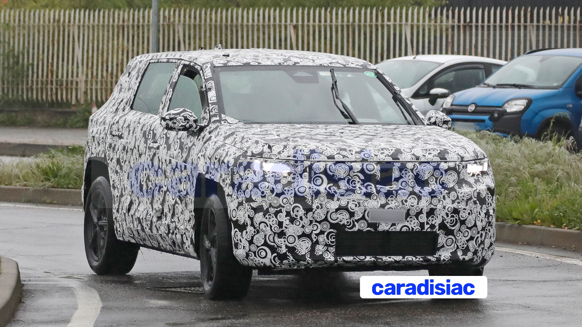 Avant sa présentation imminente, le nouveau Jeep Compass poursuit ses ...