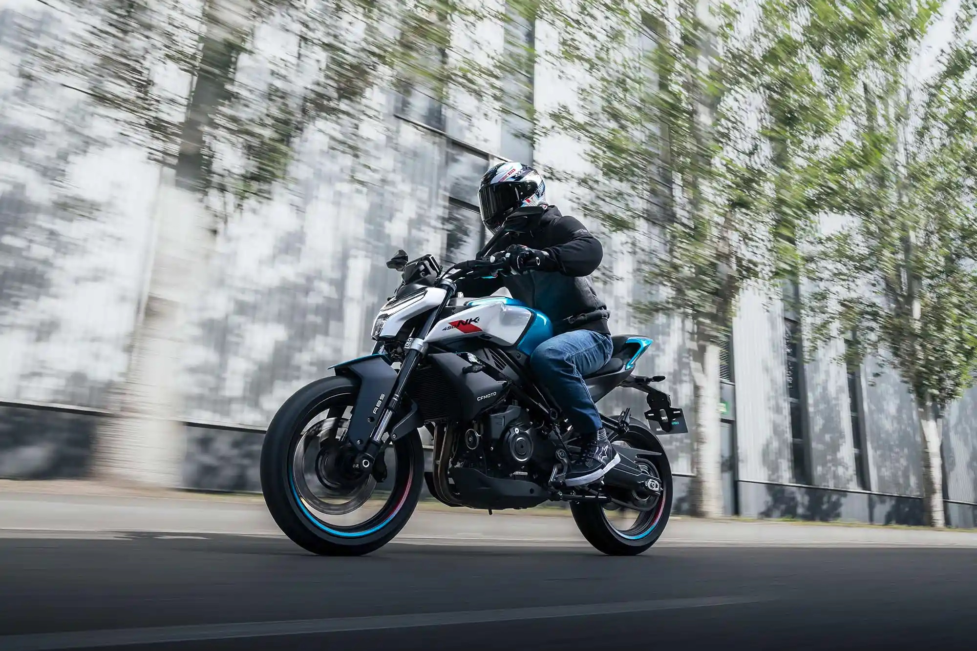 La CFMOTO 450NK débarque en France