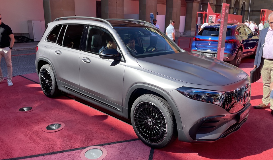 Mercedes EQB restylé - En direct du salon de Munich 2023 (vidéo) : en ...