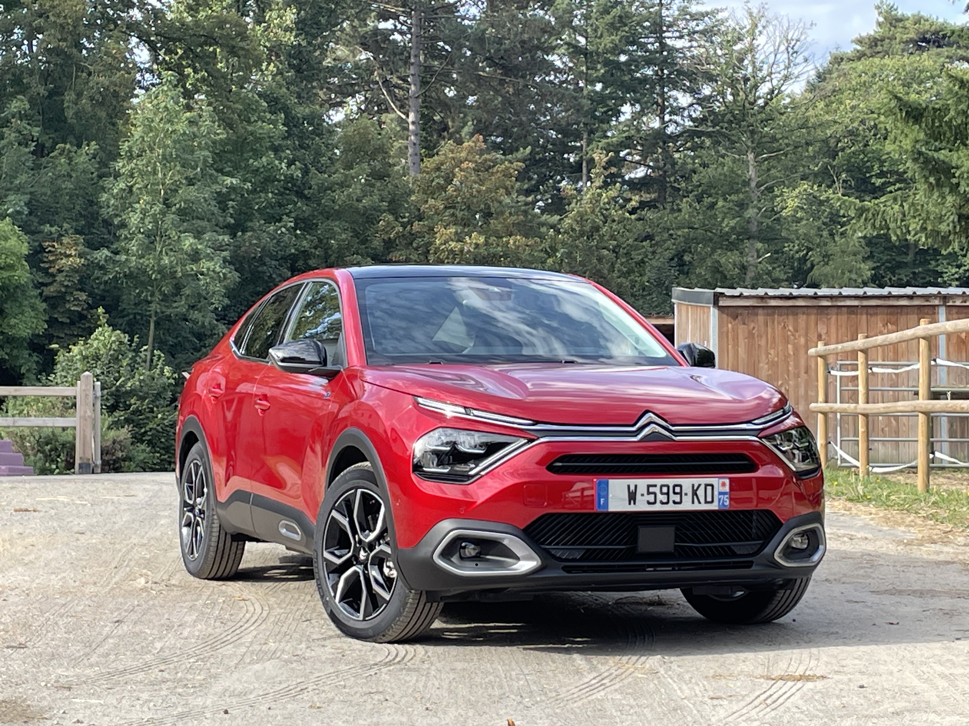 Essai - Citroën e-C4X 156 ch (2023) : quelques chevaux supplémentaires ...