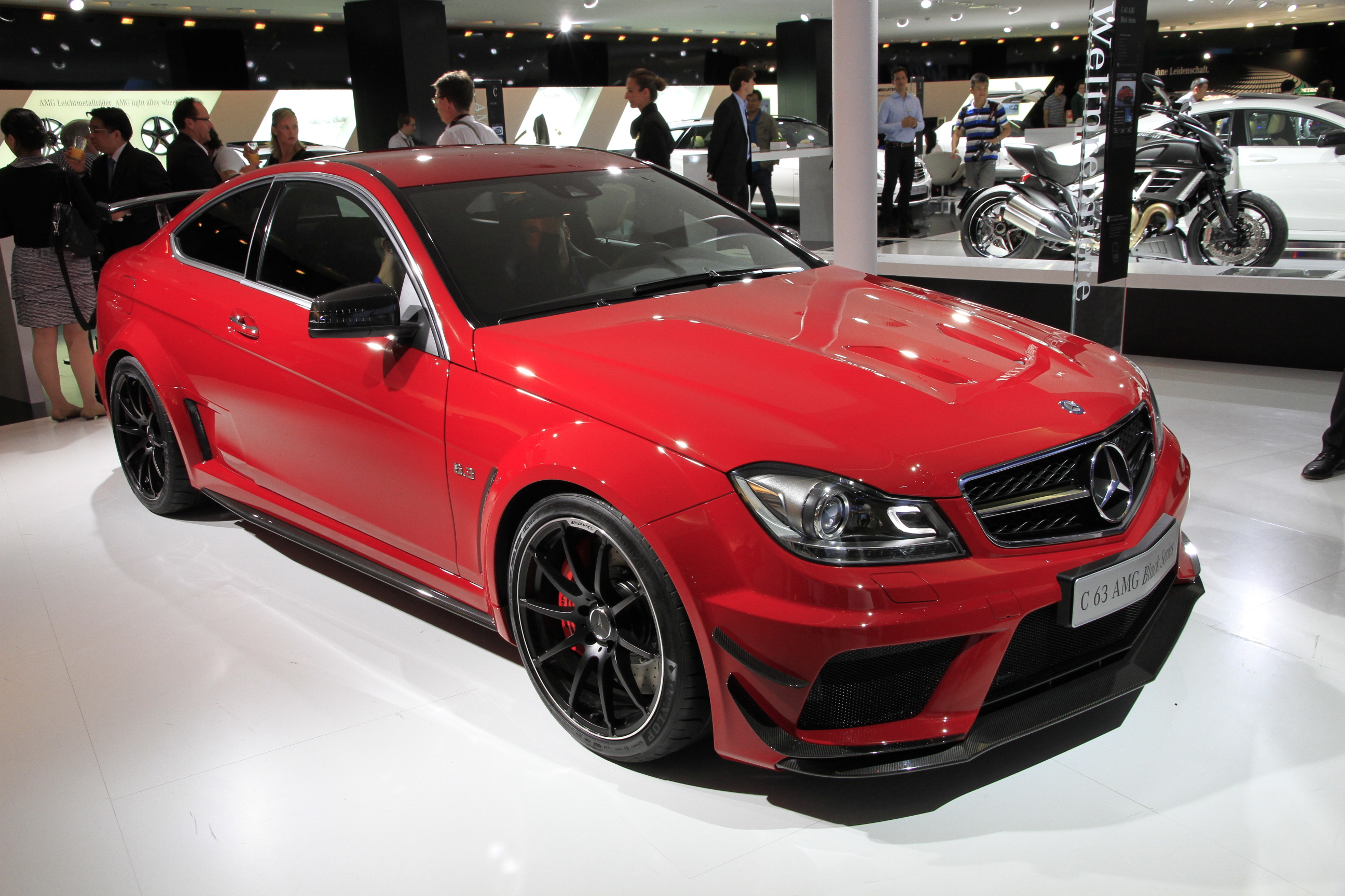 Salon de Francfort 2011 Live - video : Mercedes C 63 AMG Coupé Black ...