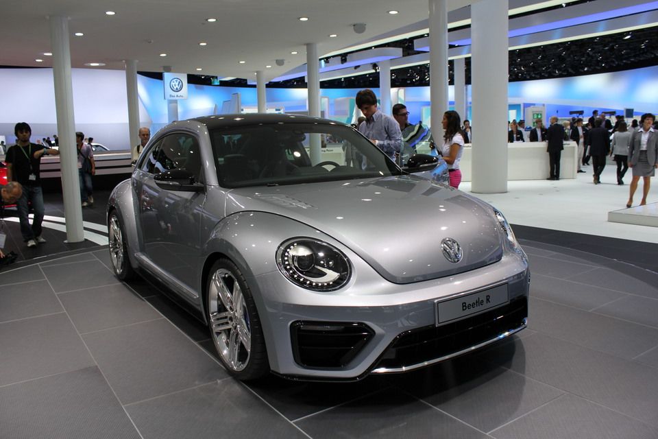 En direct du salon de Francfort 2011 - Vidéo - VW Beetle R Concept : la Coccinelle montre les dents