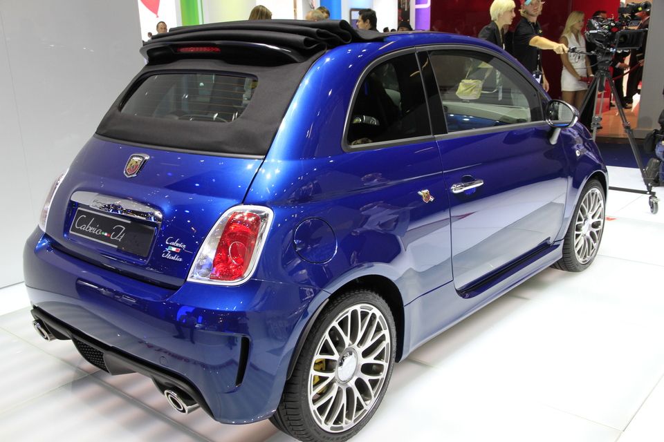 Live Salon de Francfort 2011 - Abarth 500 Cabrio Italia, la Tributo ...