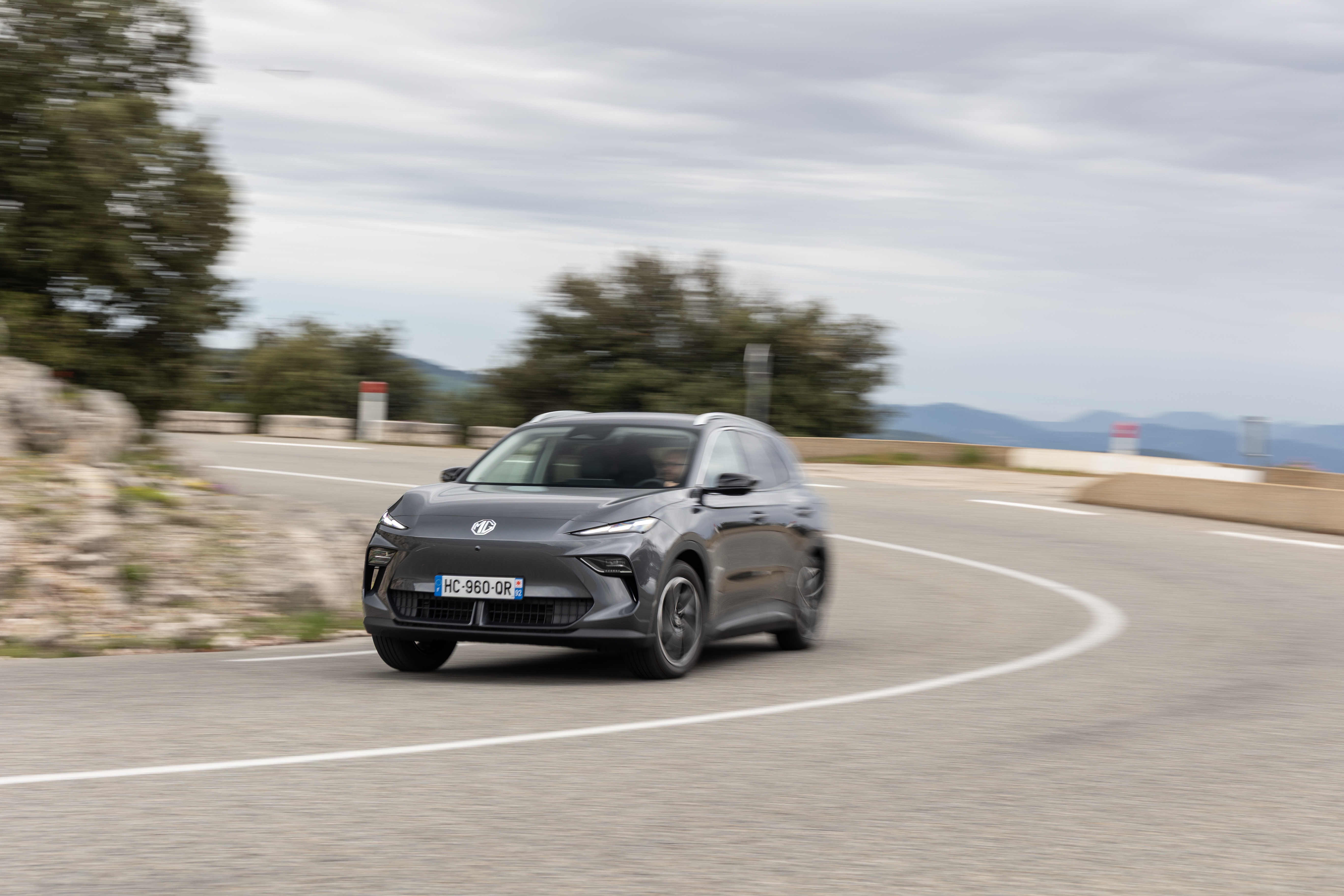 MG brade ses voitures électriques et son nouveau SUV hybride
