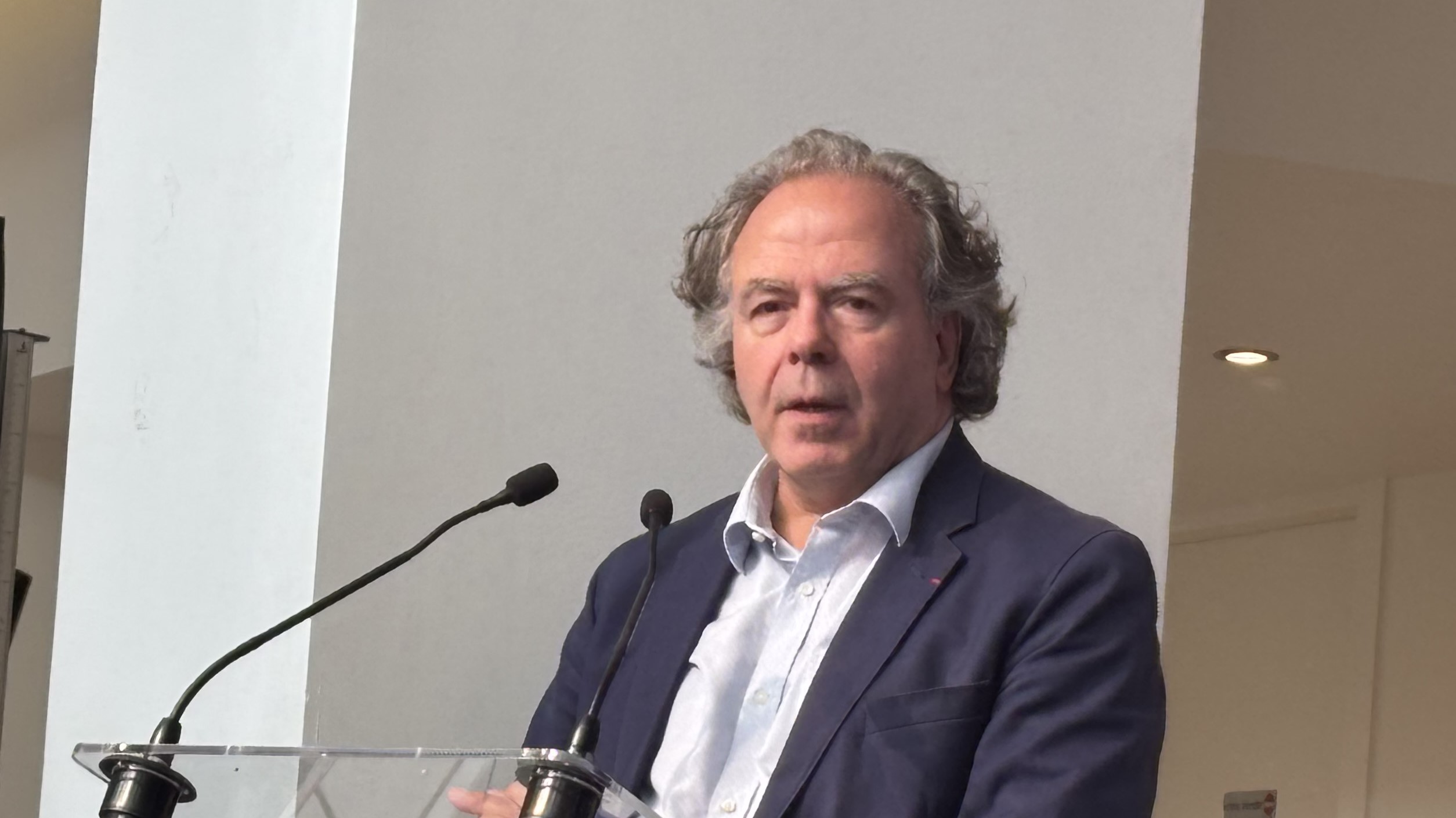 " L'industrie automobile en Europe pourrait disparaître " selon Luc Chatel