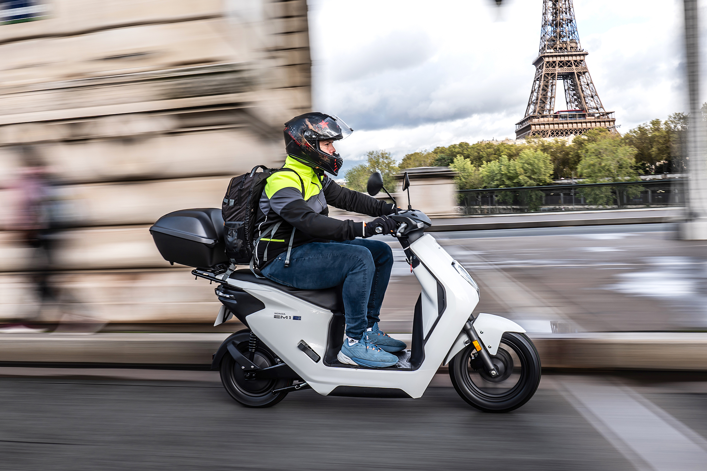 Essai - Honda EM1 e (2023) : le scoot électrique des ados