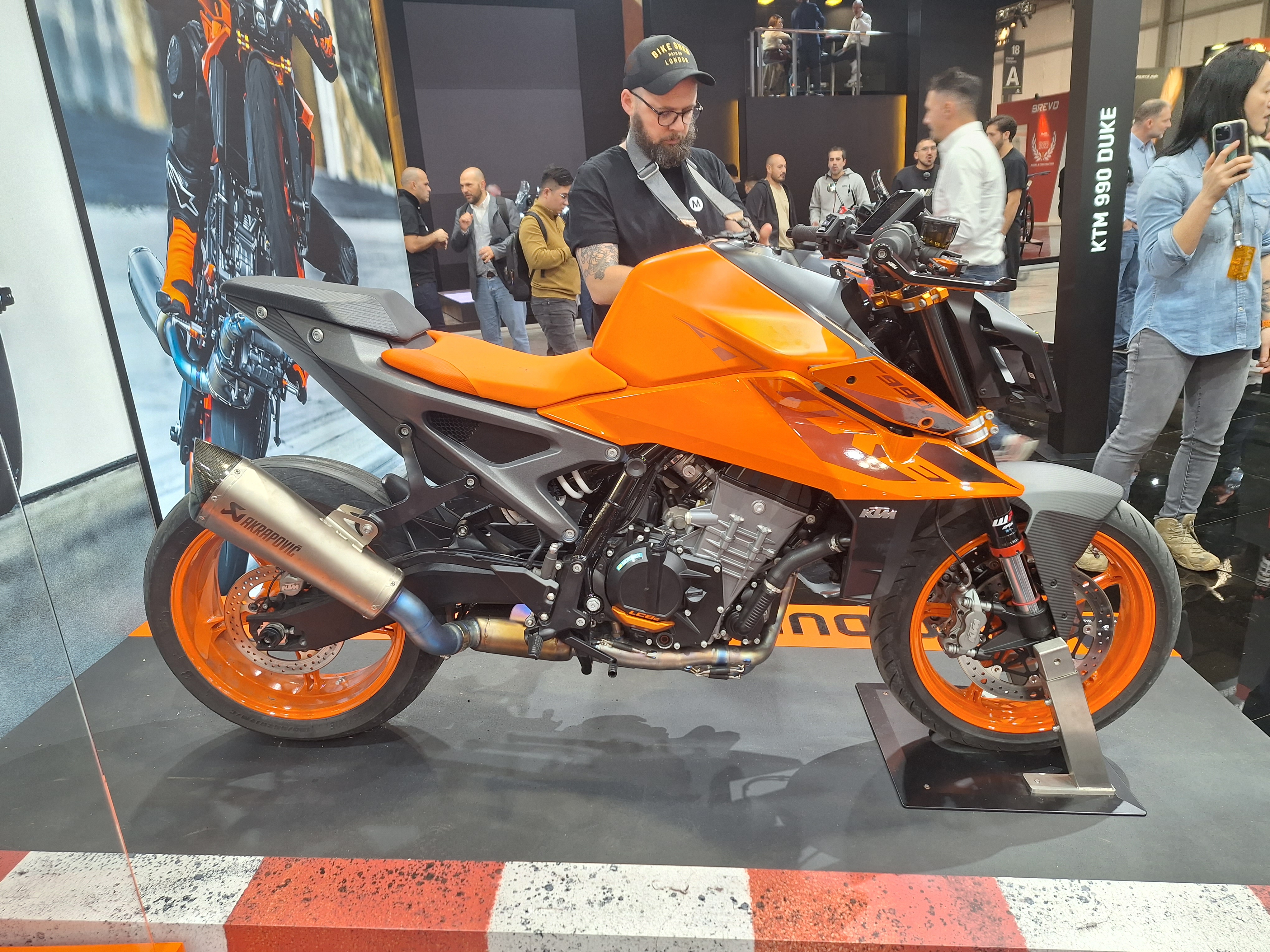 En direct de Milan : KTM présente sa nouvelle 990 Duke