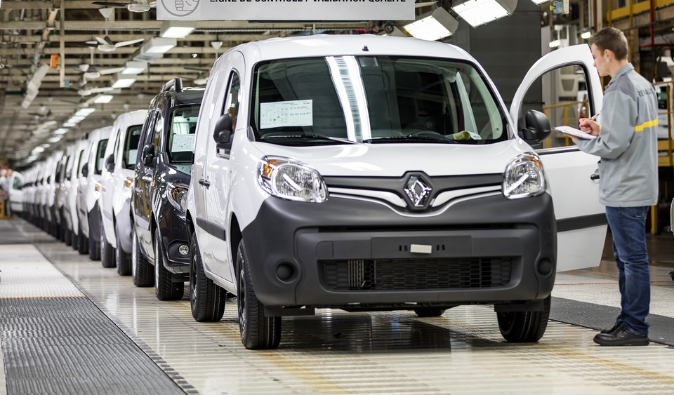 Renault relance sa production en France