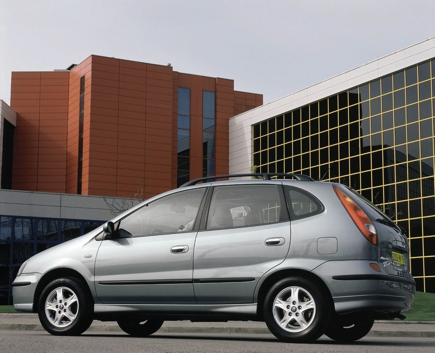 Photos Nissan Almera Tino