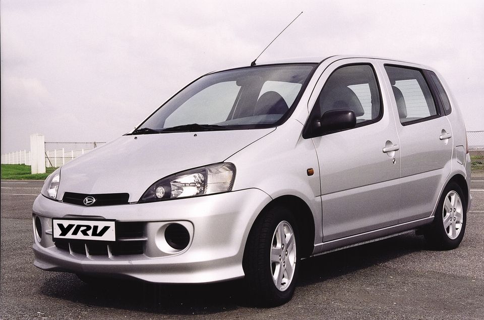 Photos Daihatsu Yrv