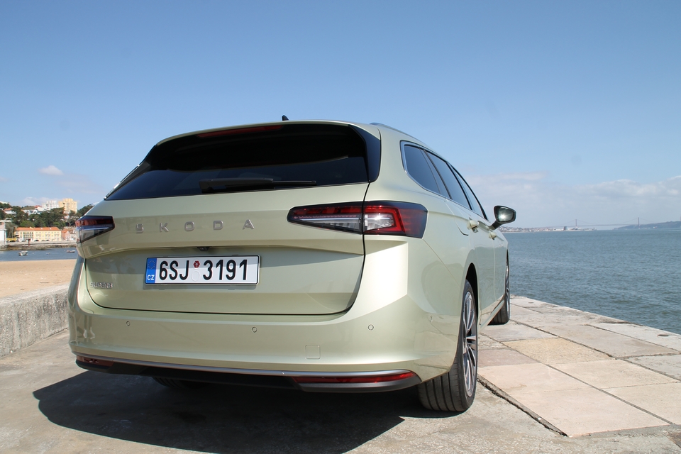 Photos Skoda Superb 4 Combi - Page 2