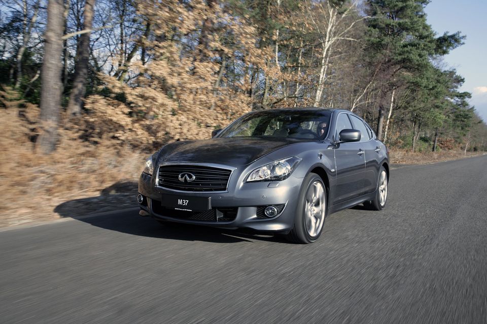 Photos Infiniti M30